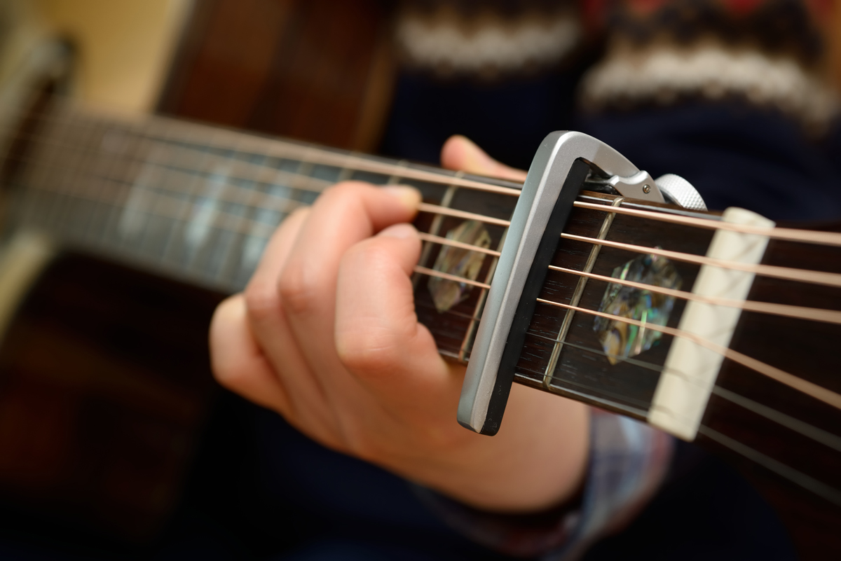 Guitar Capo Tips How To Use A Capo Learn To Play Music Blog